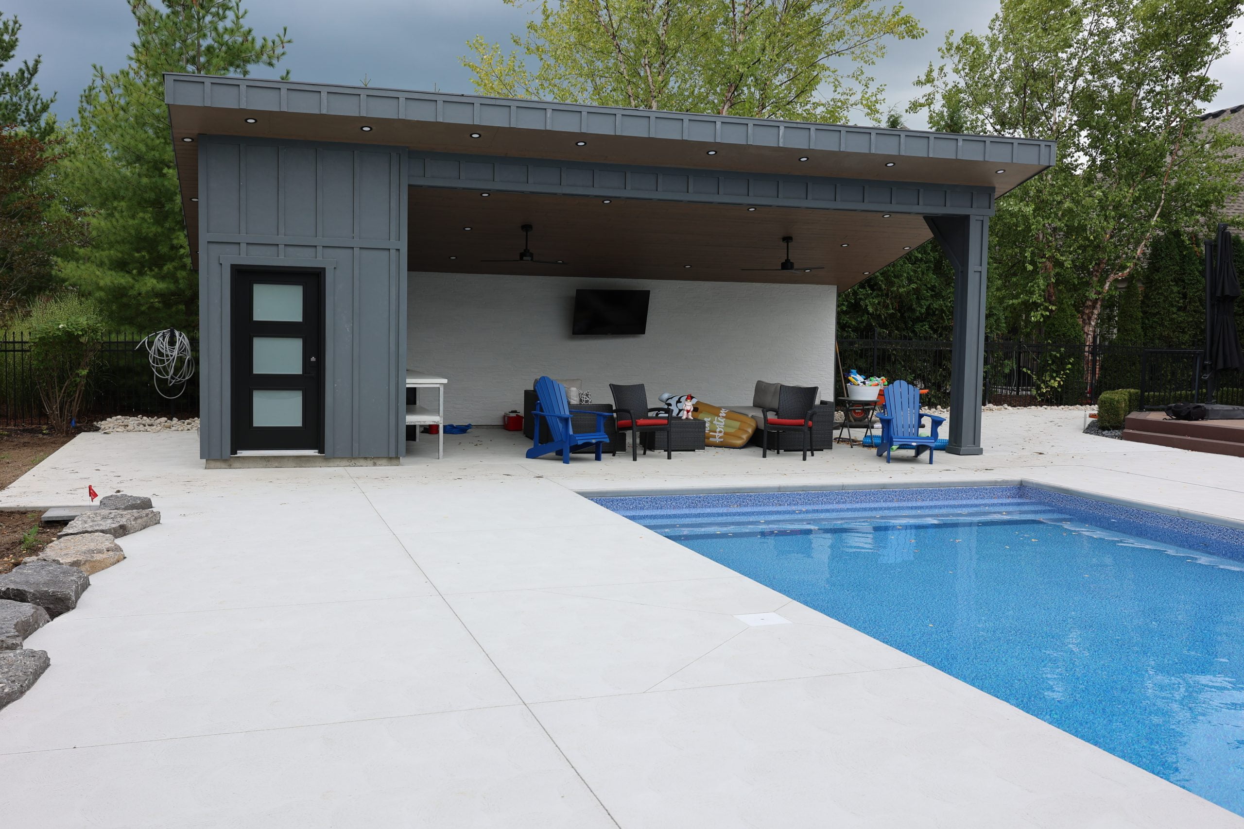 Custom Cabana with Bar and Changeroom - cracknellpool.com
